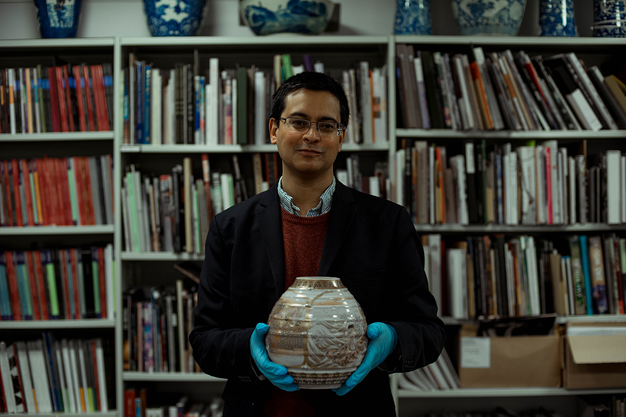 PROFESSOR RANA MITTER, MAKUZU VASE | Ashmolean Museum