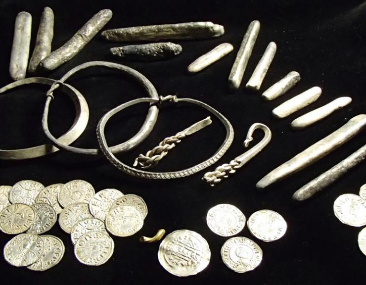 ASHMOLEAN RAISES £1.35 MILLION TO ACQUIRE THE HOARD OF KING ALFRED THE ...