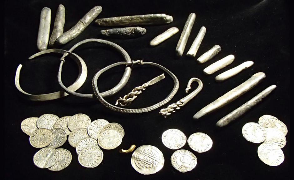 ASHMOLEAN RAISES £1.35 MILLION TO ACQUIRE THE HOARD OF KING ALFRED THE ...